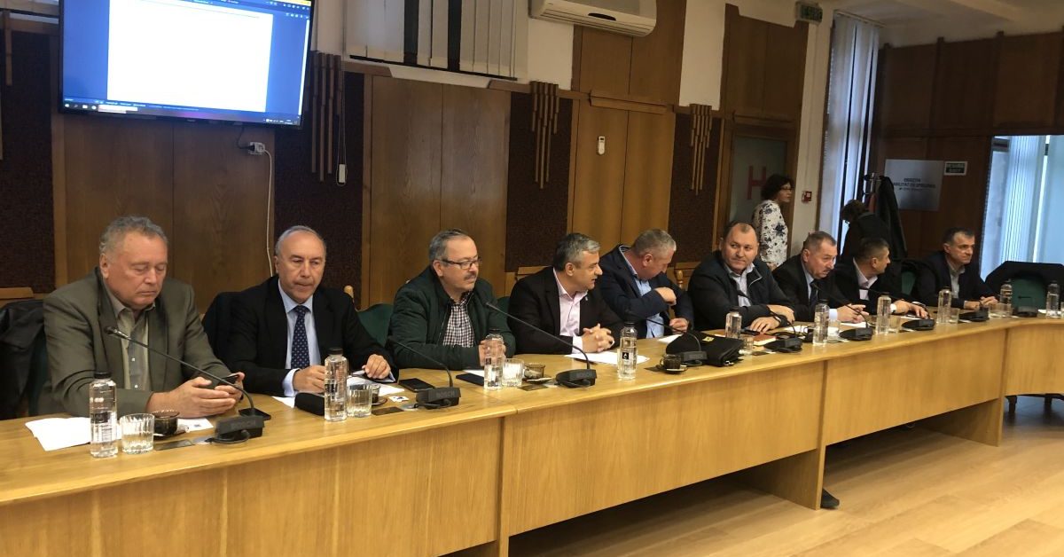 Dan Manu atacat şi din faţă, şi pe la spate! Acuzat de laşitate de ...