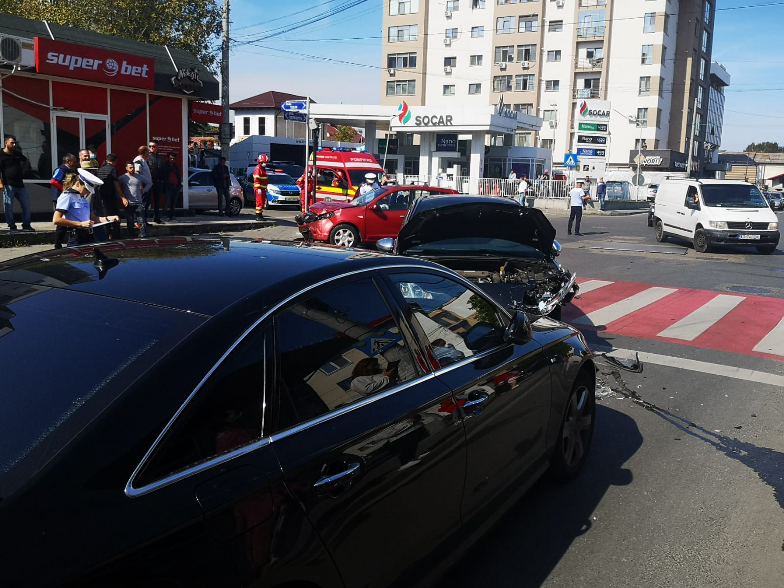 ACCIDENT ACUM ÎN PITEȘTI. 4 MAȘINI IMPLICATE – Ziarul Argeşul - ediţia ...