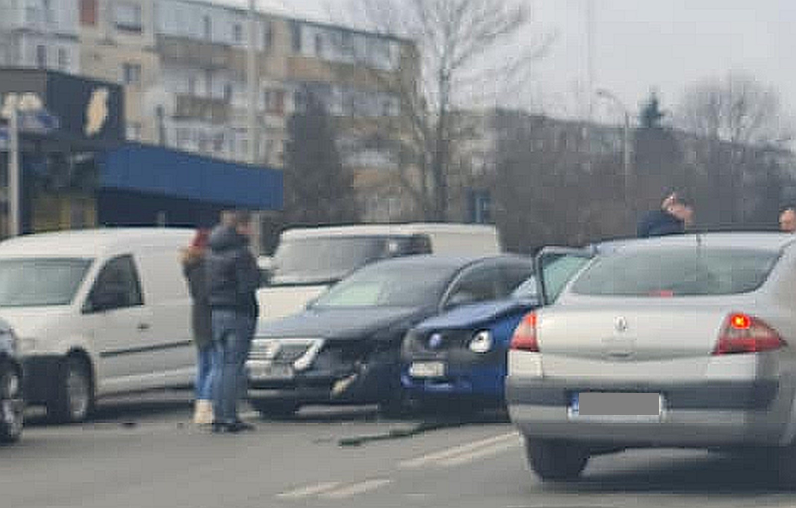 Piteşti. Cartierul Trivale, scena unui accident cu trei autoturisme ...