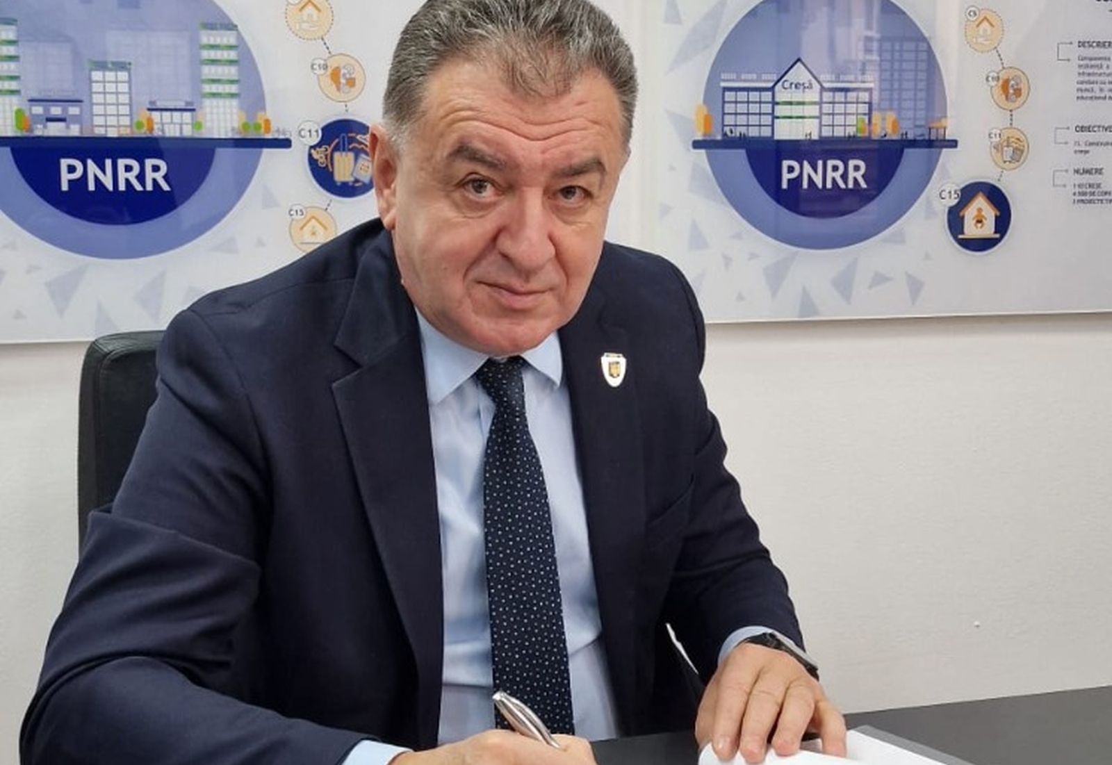 Noi contracte semnate de primar la Piteşti – Ziarul Argeşul - ediţia online