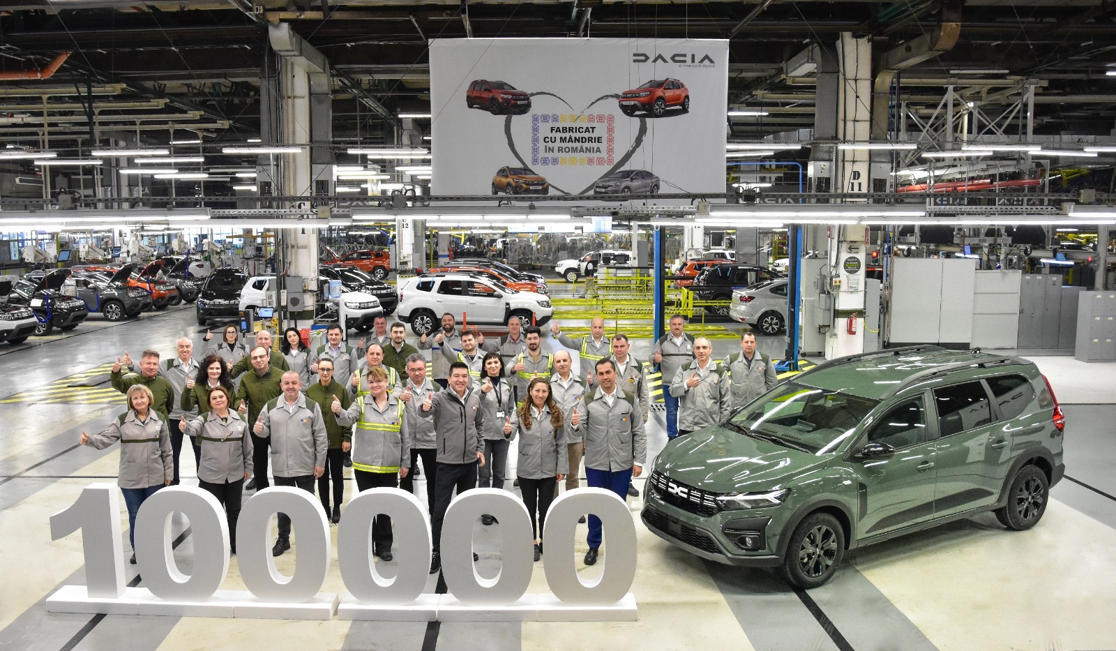 Uzina Dacia de la Mioveni a fabricat modelul Jogger cu numărul 100.000 ...