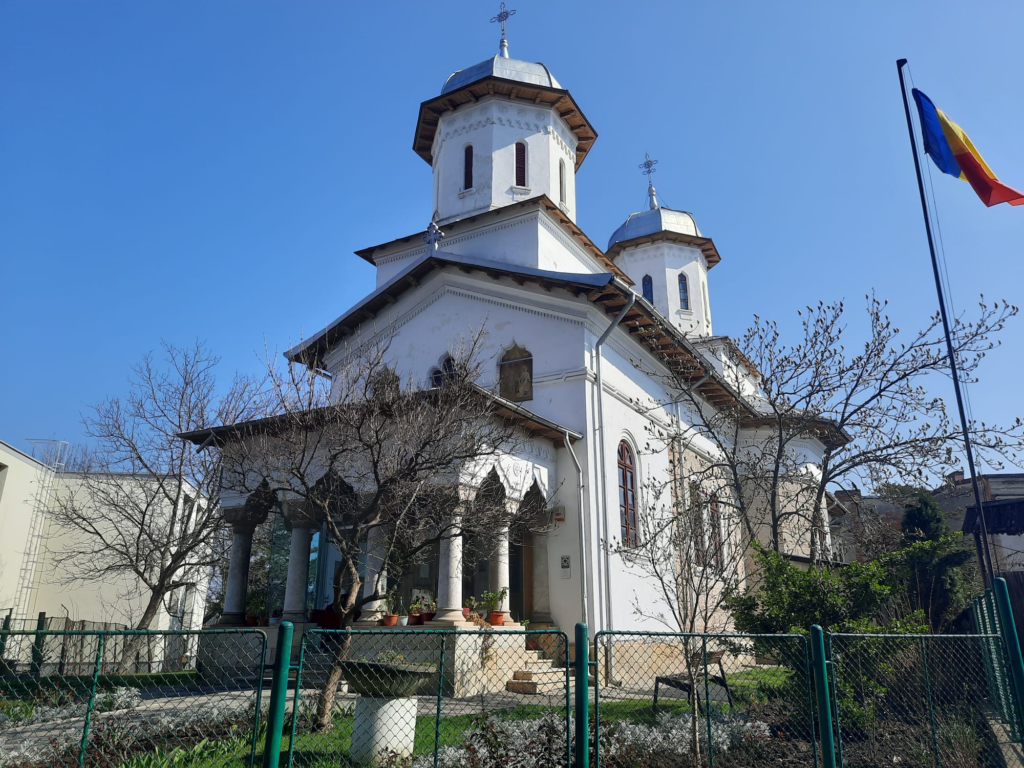 Primiți vestea cea bună, la cea mai veche biserică din Pitești ...