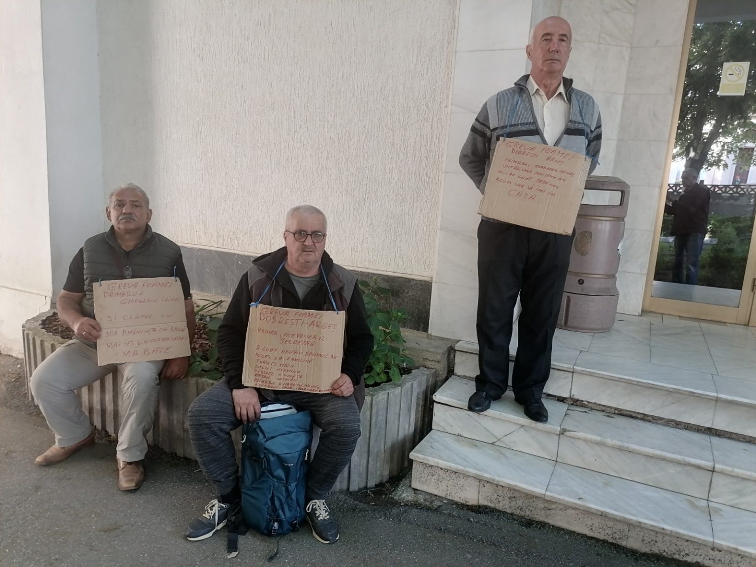 Greva foamei la uşa Prefecturii – Ziarul Argeşul - ediţia online