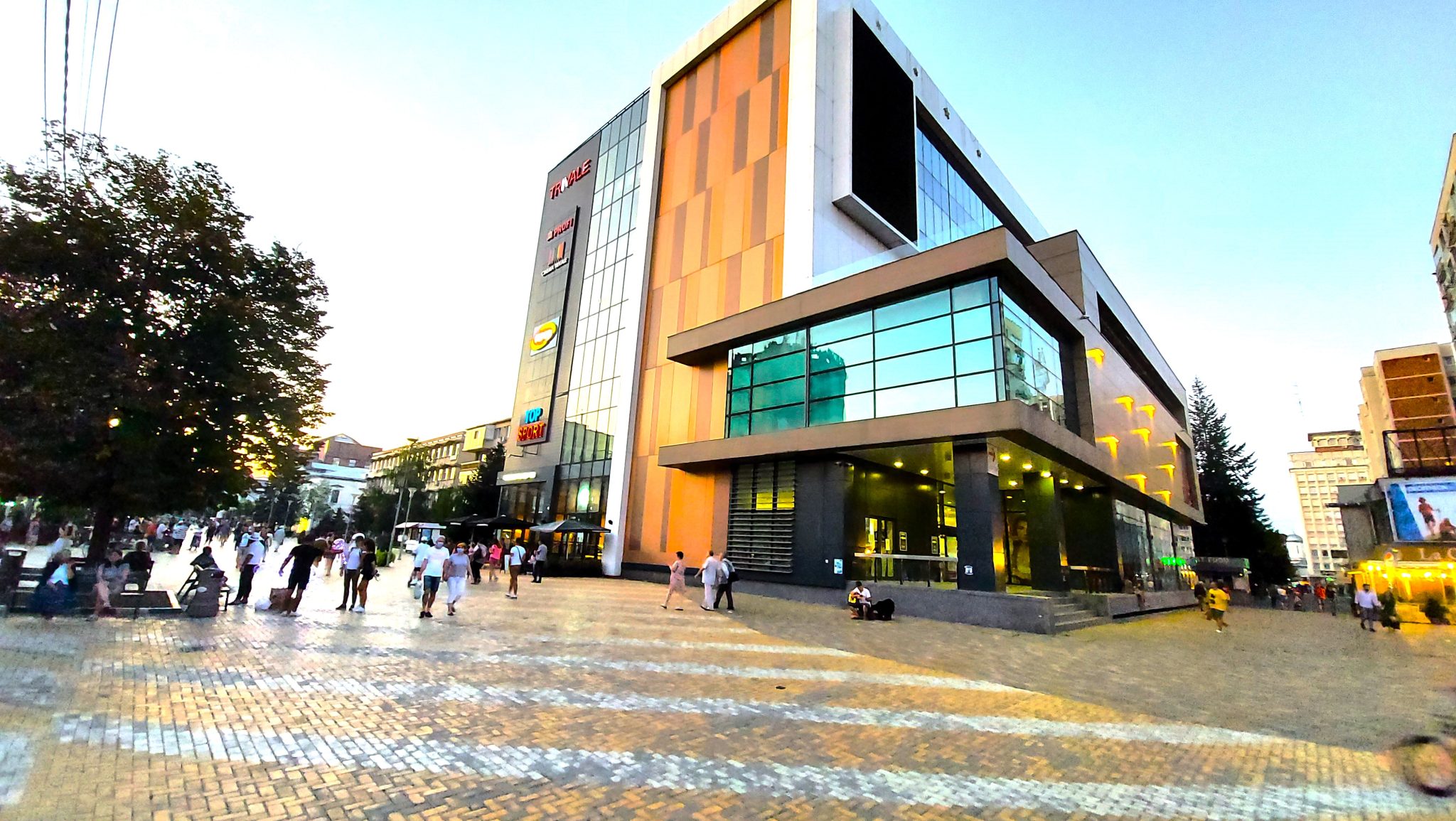 Schimbare-surpriză în cel mai mare complex din centrul Piteștiului ...