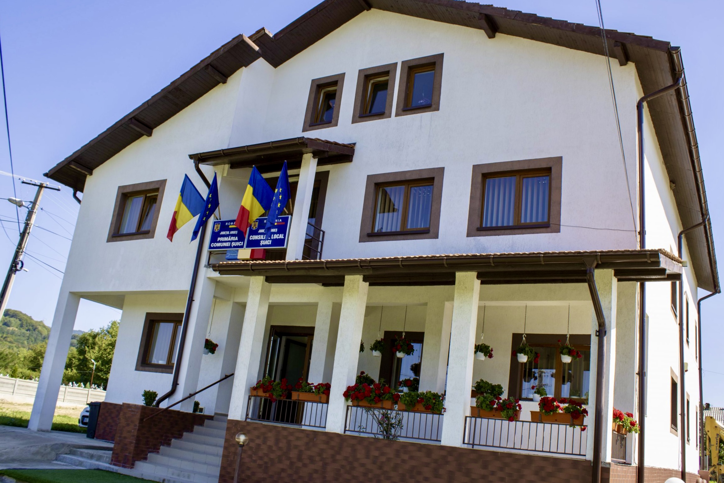 Curg investițiile într-o comună din județul Argeș. Primarul se laudă cu ...