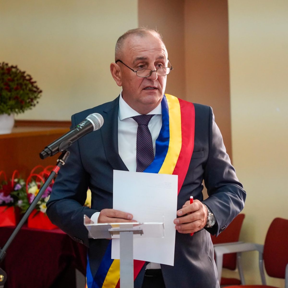 Nicolae Velcea, primarul care tace și face, la „Premiile de Excelență ...