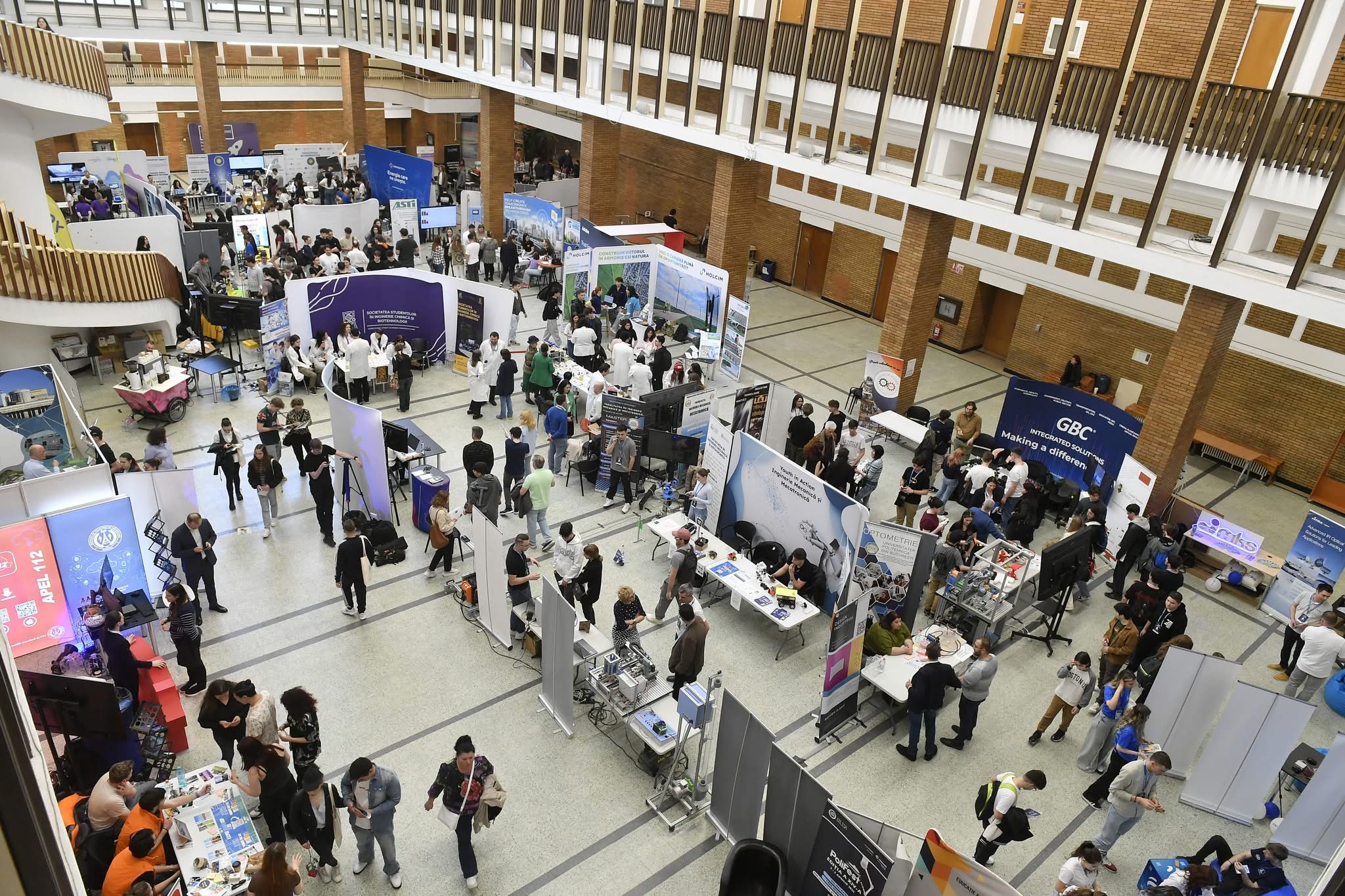 Astăzi s-a scris istorie la Pitești! Eveniment grandios, peste 15.000 ...