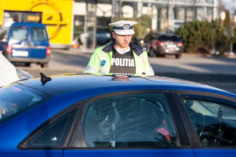 Regulă pentru șoferii care circulă în România pe timp de zi. Se ...
