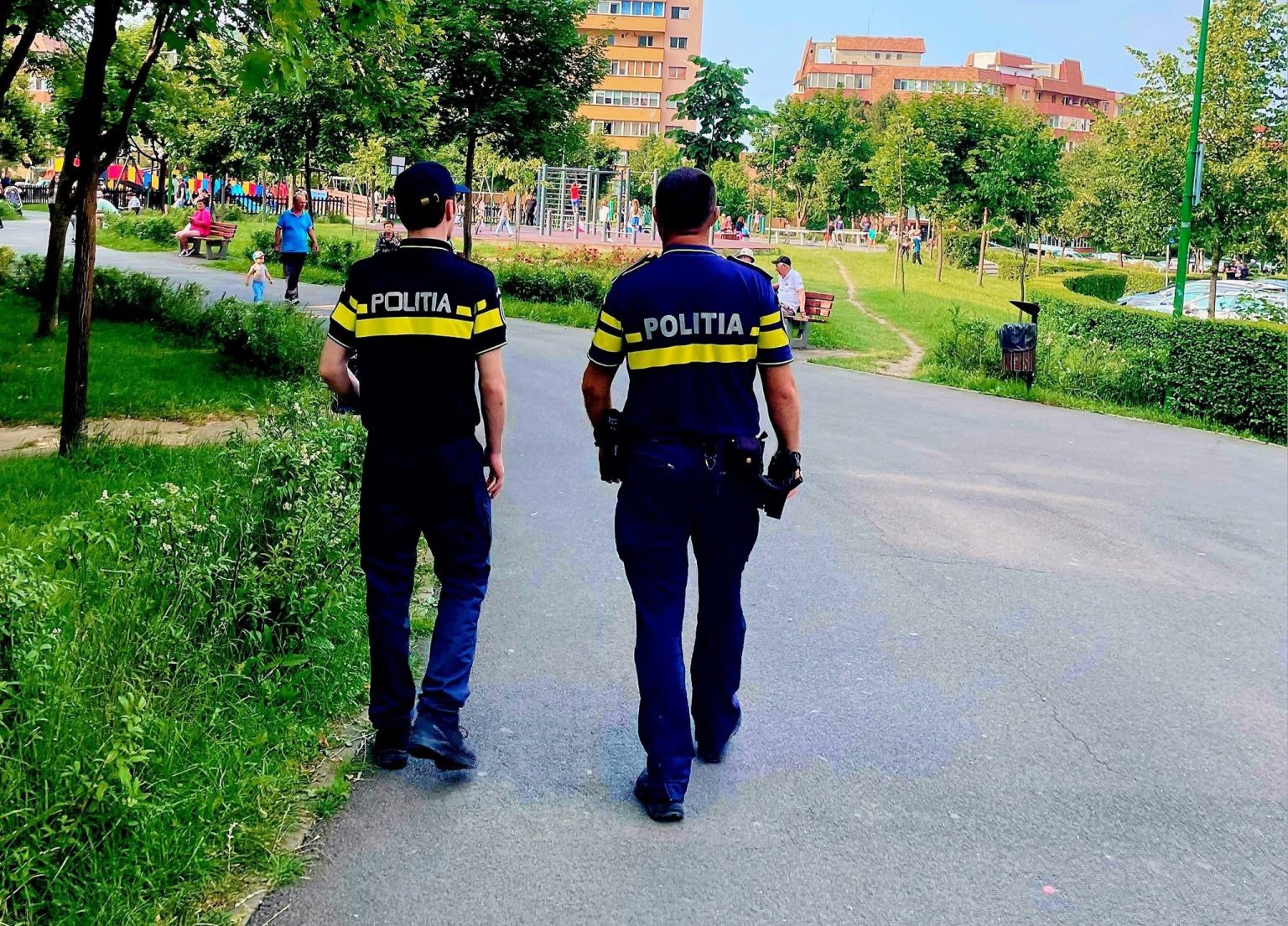 Un reproș între vecini s-a terminat cu dosar penal. Regulile la bloc nu ...
