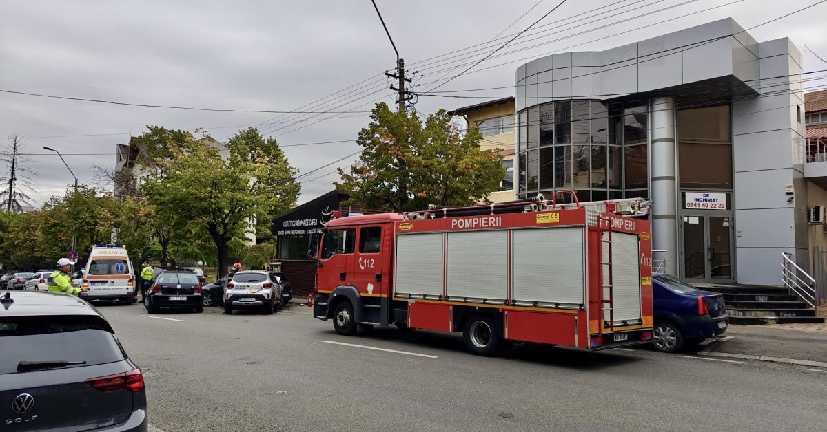 Trei mașini implicate într-un accident pe strada Eroilor din Pitești