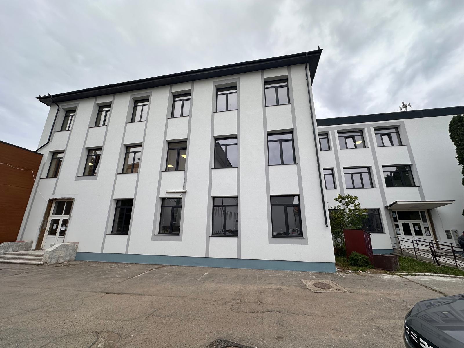 Recepție parțială la Liceul Tehnologic „Constantin Brâncuși”. 10 clase și laboratoare redeschise ...