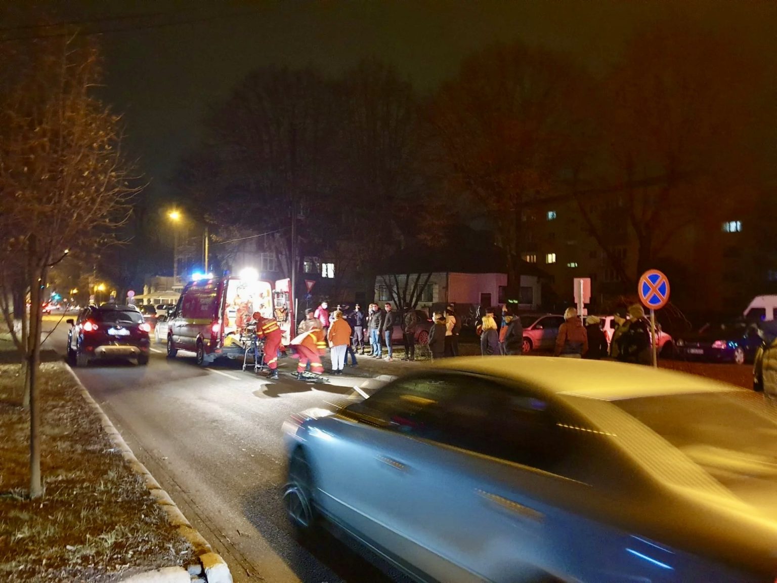 Topoloveni. Pieton de 73 ani, lovit în timp ce traversa strada neregulamentar