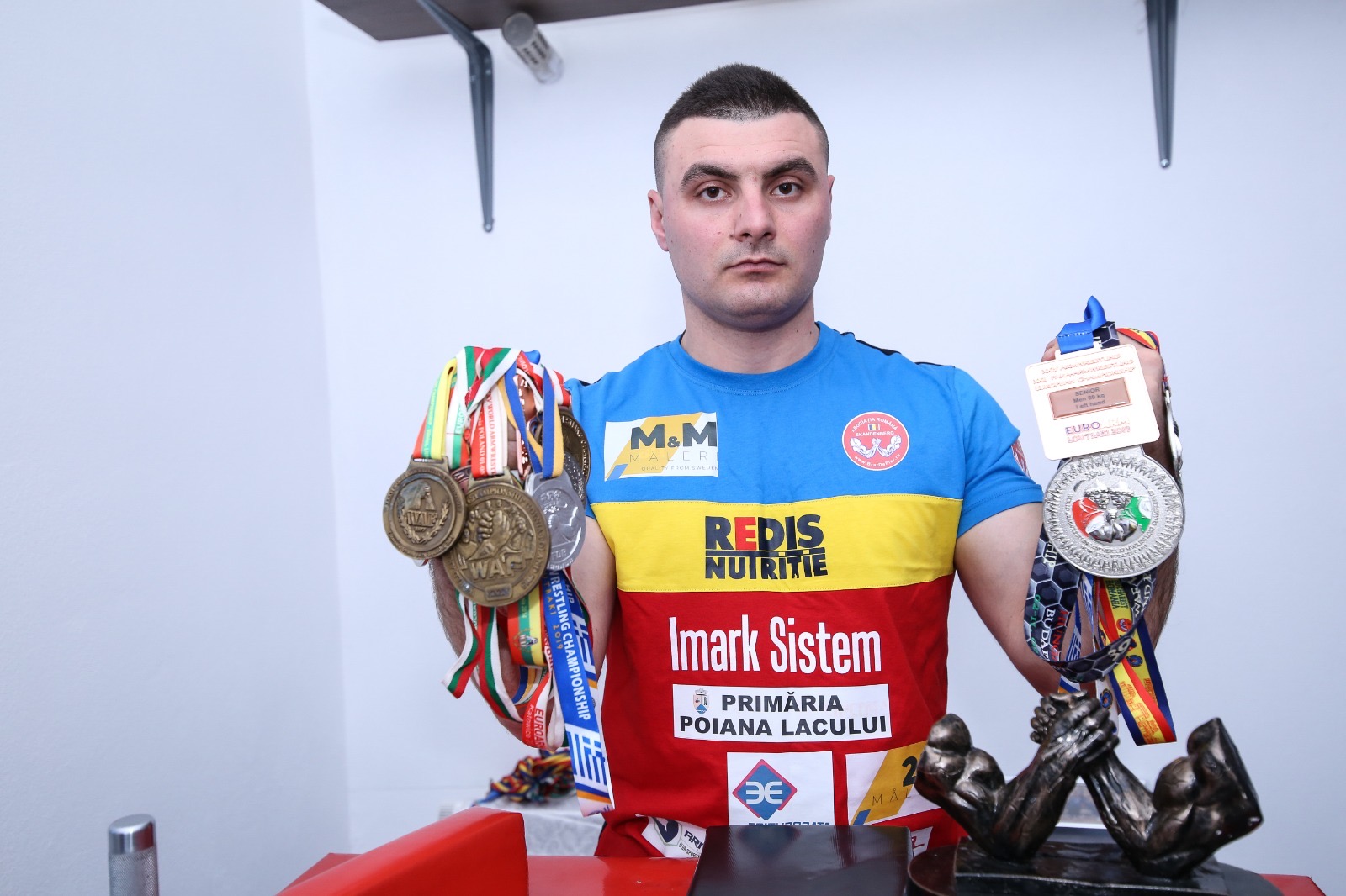 Skandenberg-ul românesc strălucește prin Viorel Dobrin, la Premiile de ...